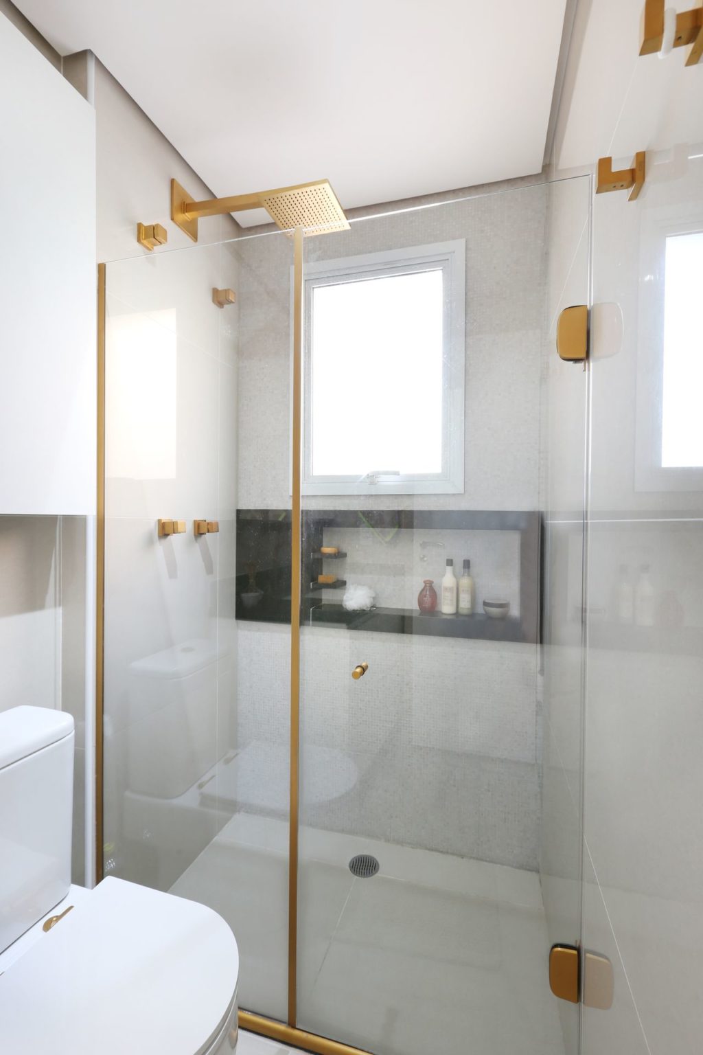 Banheiro com Nicho: 60 Ideias Modernas e Funcionais