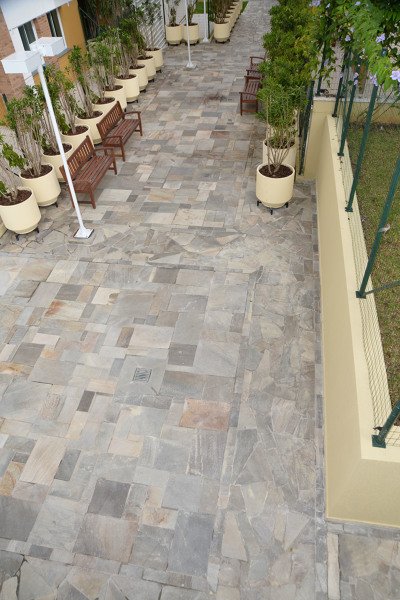 Pisos para área externa e garagem: 70 ideais para transformar o seu espaço.